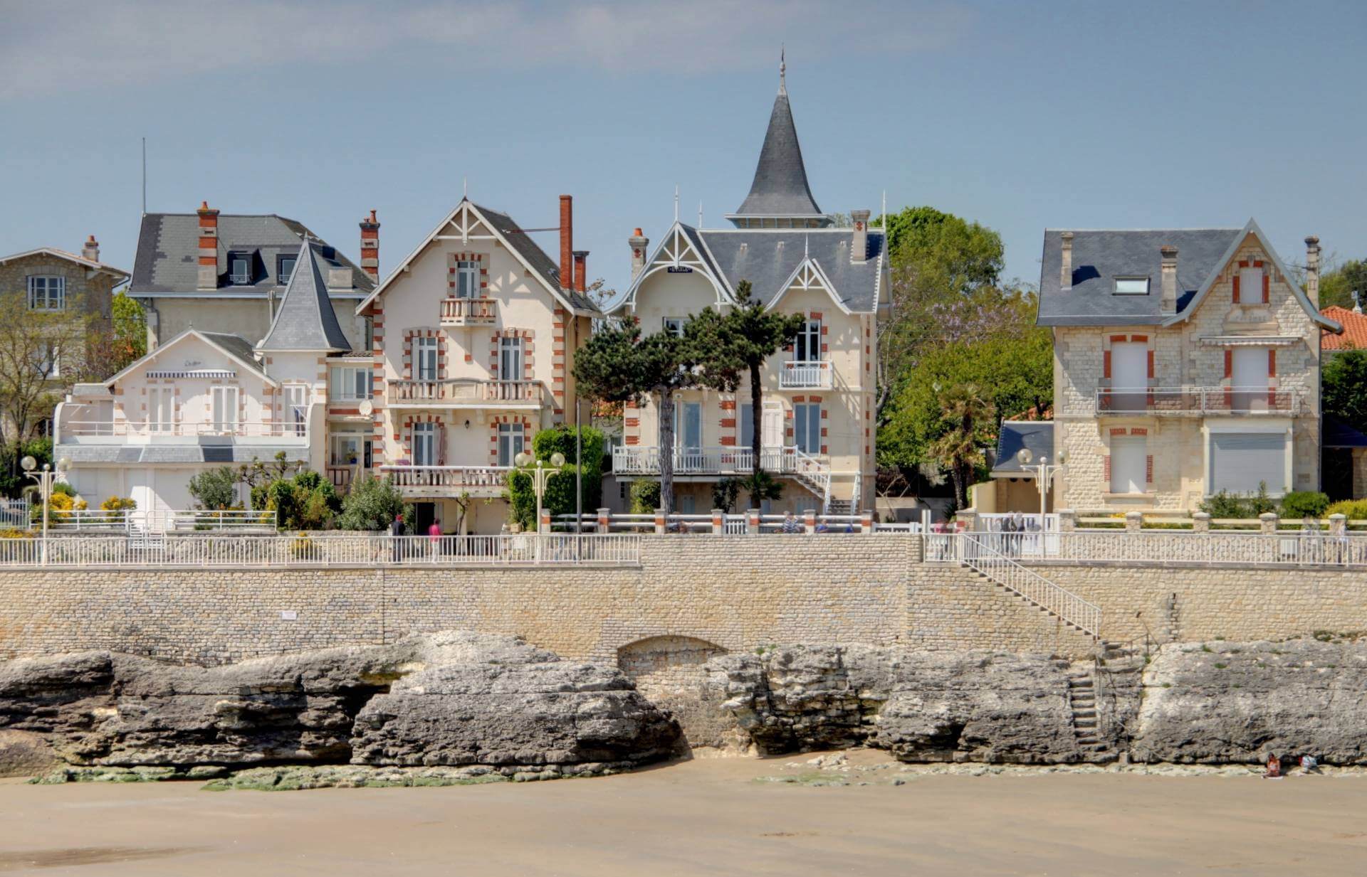 A Guide to the Atlantic Coast of France - Avecoeur